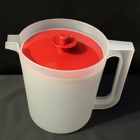 Tupperware | Kitchen | Vintage Tupperware 6 Cup Pitcher | Poshmark